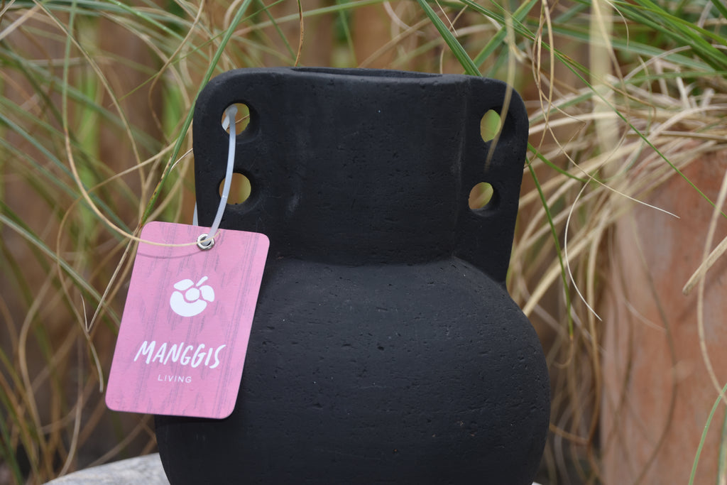 Zwarte Vaas met Dubbele Handgrepen – Manggis Living – Rosa Mae Home Living